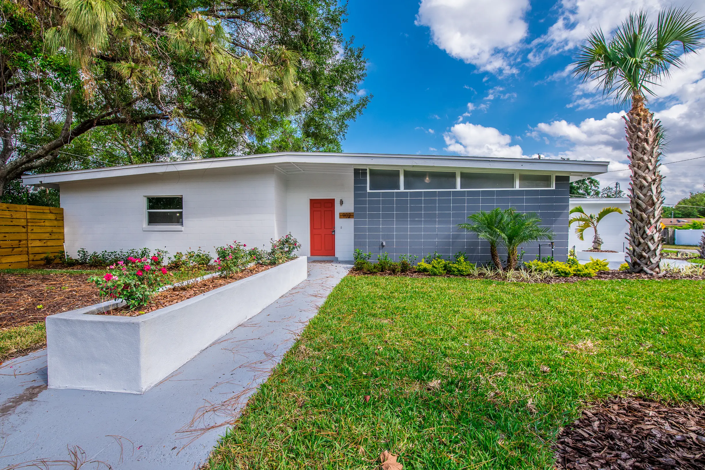Staging a Mid-Century Modern Home for Zombie House Flipping (S2 E1 ...